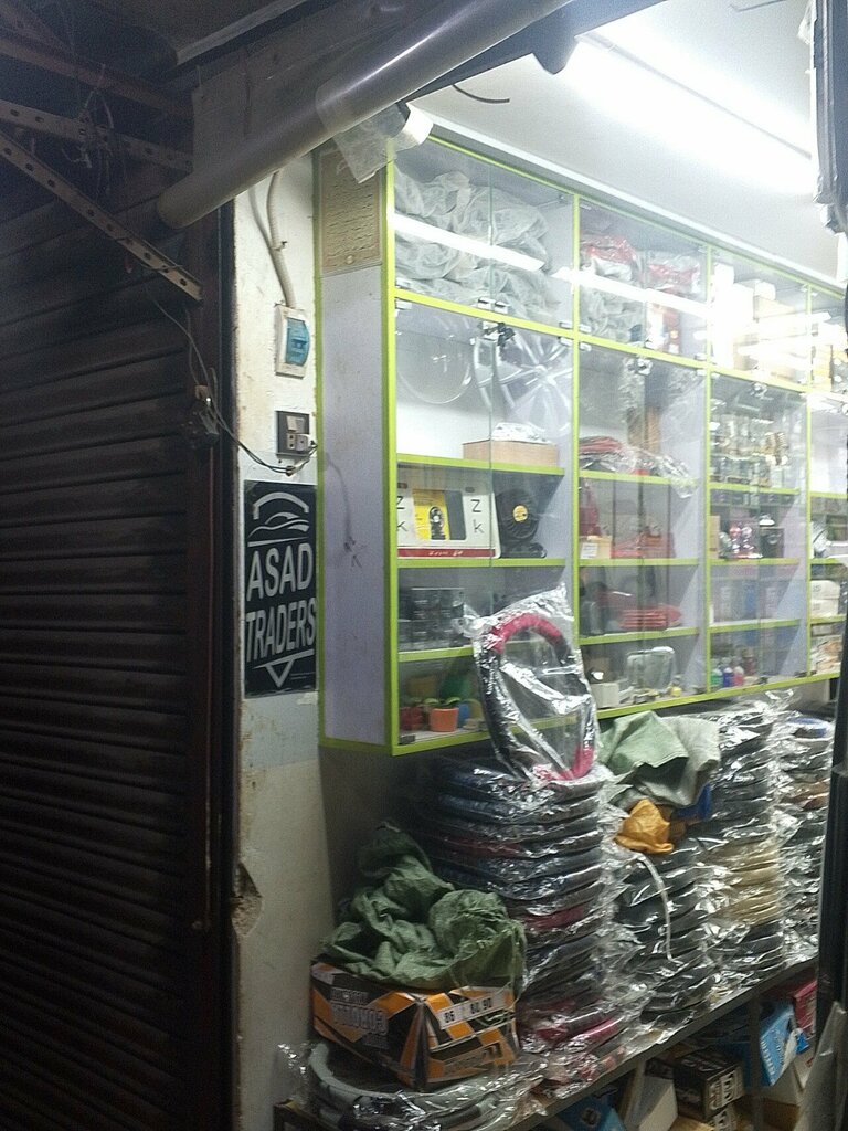 Garajlar Asad autos, Karaçi, foto