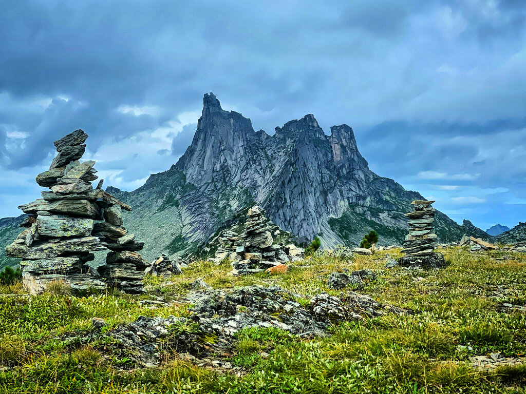 Dağ geçidi Перевал Курсантов западный, Krasnoyarski krayı, foto