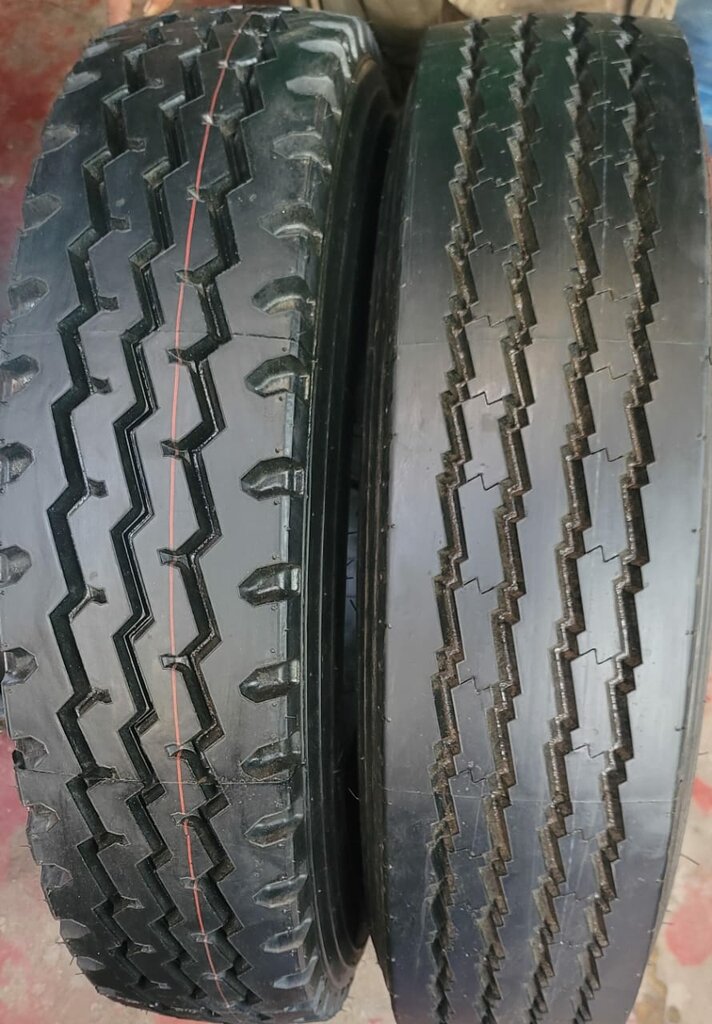 Jant ve lastikçiler Imran tyre and mazda spare parts, Karaçi, foto