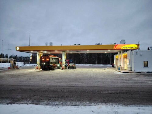 Benzin istasyonu Rosneft, Karelya, foto