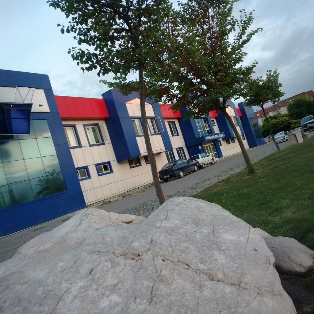 Çok amaçlı spor tesisleri Yunus Emre Spor Kompleksi, İnegöl, foto