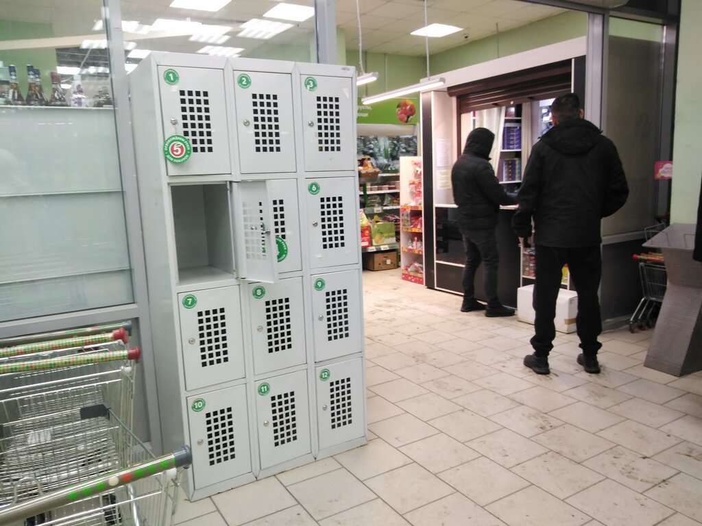 Tütün, sigara mağazaları Золотая табакерка, Naberejniye Çelny (Yar Çallı), foto