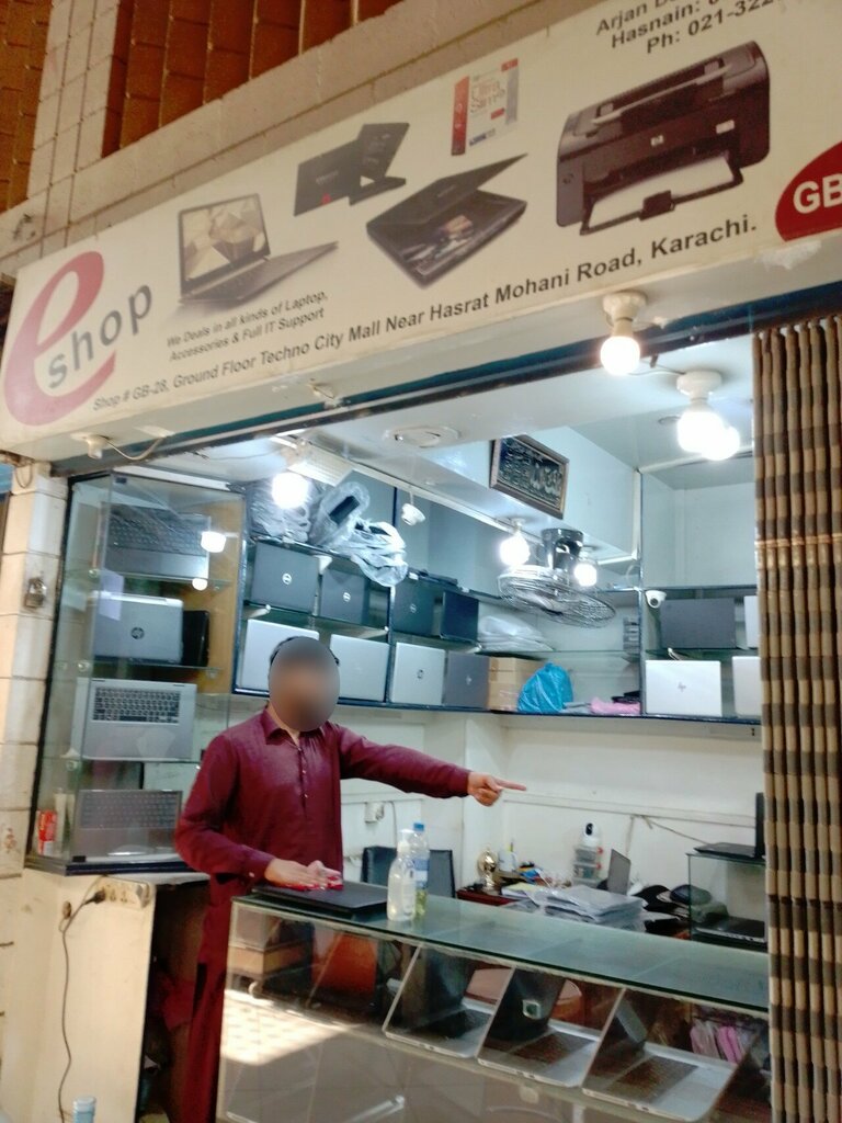 Bilgisayar kulübü E shop, Karaçi, foto