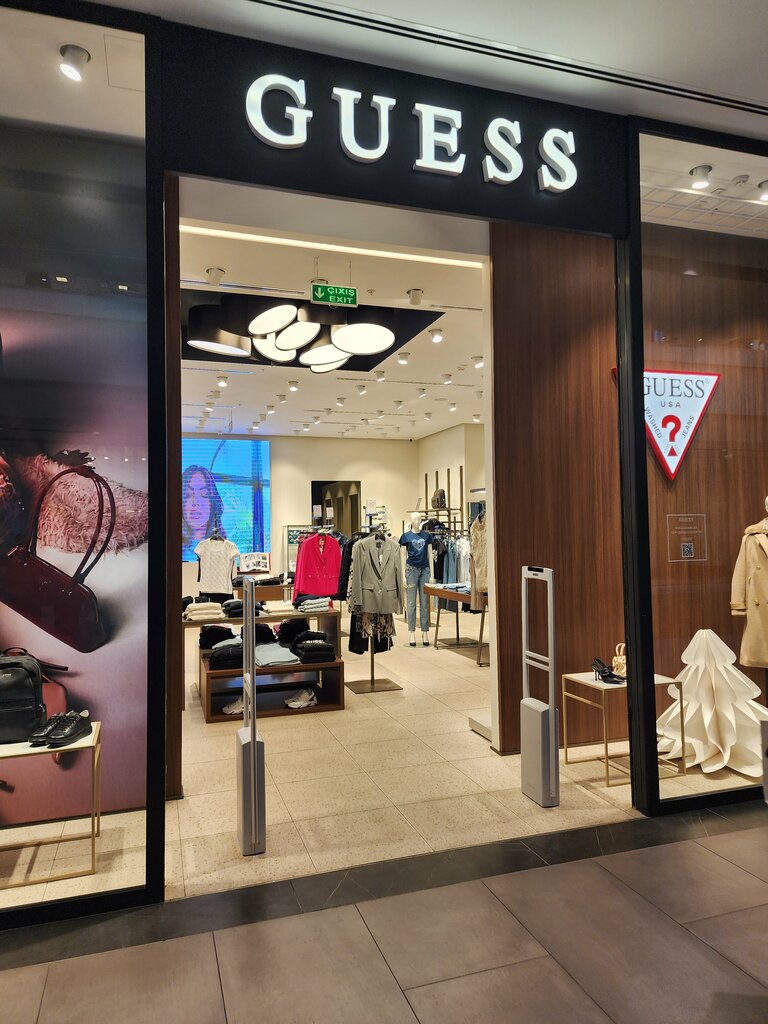 Giyim mağazası Guess, Bakü, foto
