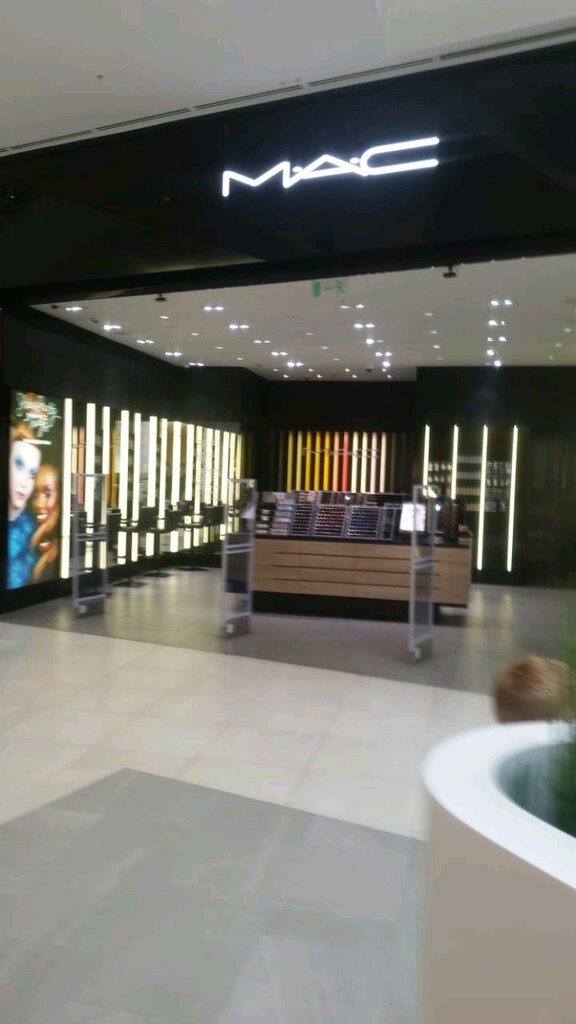 Kozmetik ve parfümeri mağazaları Mac, Almatı, foto