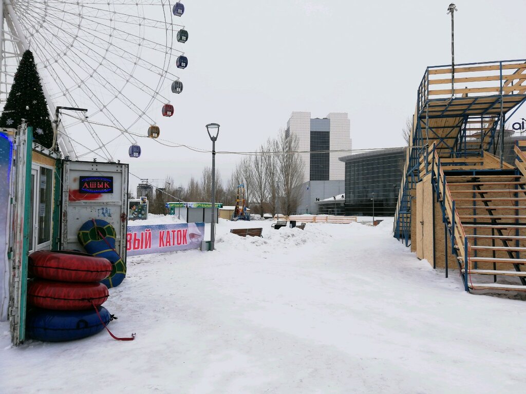 Buz pateni pistleri Ice rink, Astana, foto
