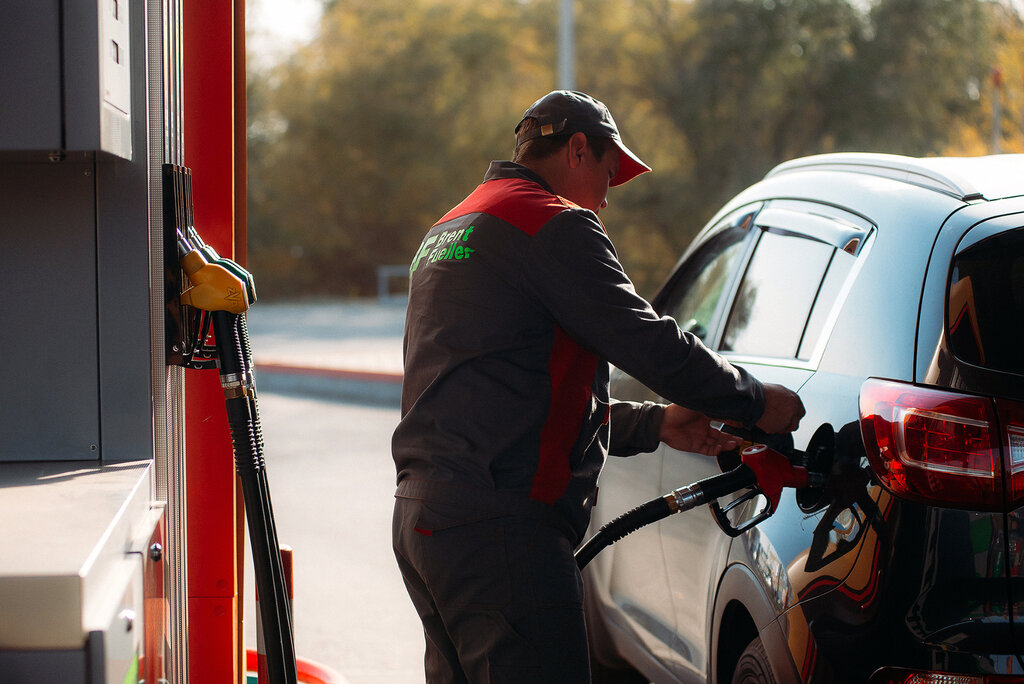 Benzin istasyonu Brent Fueller, Orenburgskaya oblastı, foto
