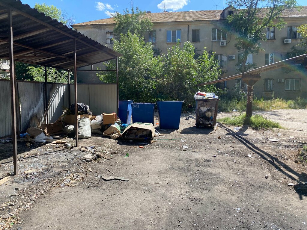 Çöp alanları Trash and garbage disposal area, Astrahan, foto