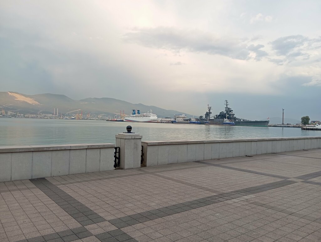 Dekorasyon ve süsleme, onur panosu Декоративное сооружение Морские ворота, Novorossiysk, foto