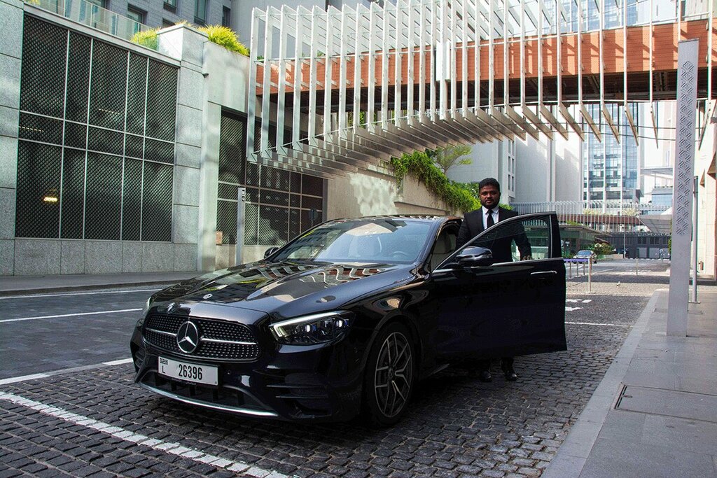 Şehiriçi yolcu taşımacılığı Limo, Dubai, foto