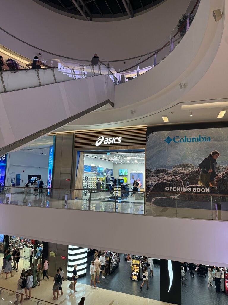 Spor giyim ve ayakkabı Asics, Dubai, foto