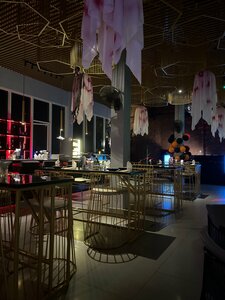 Level22 (Krong Preah Sihanouk), restoran  Sianukvil'den