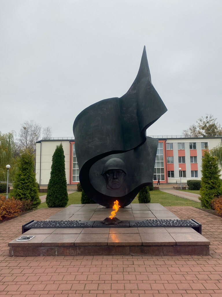 Anıt, heykel Viečny ahoń, Baranavichy, foto