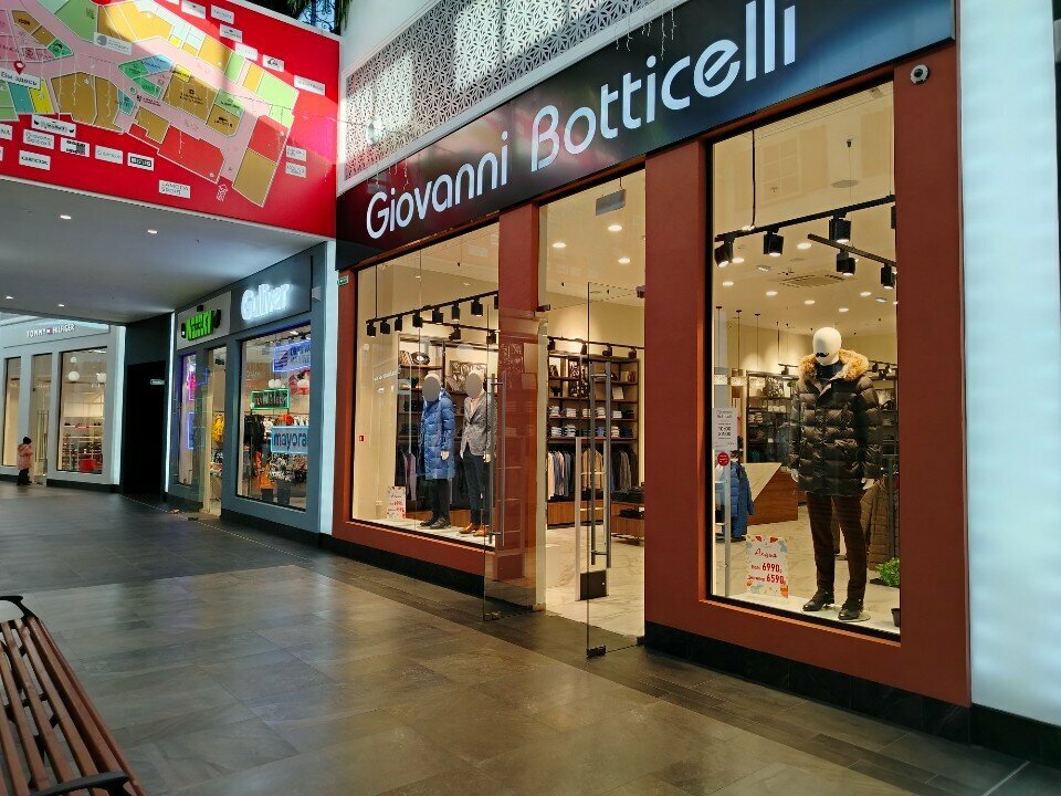 Giyim mağazası Giovanni Botticelli, Yekaterinburg, foto