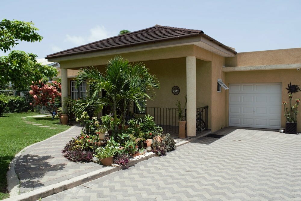 Daireler New Kingston Guest Apt at Evans, Kingston, foto