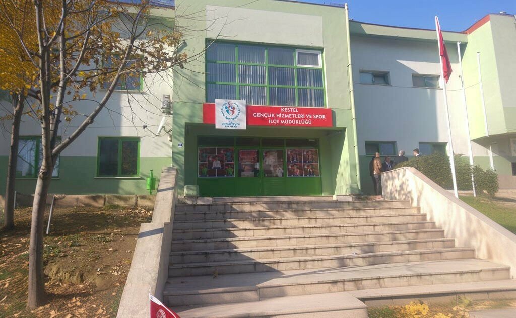 Çok amaçlı spor tesisleri Kestel Spor Salonu, Bursa, foto