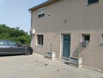 Glass Enterijer (Pirandelova No:22), cam ve cam ürün üreticisi  Belgrad'dan