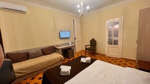 Elross (Tolstoy Street No:62, Yerevan), otel  Erivan'dan