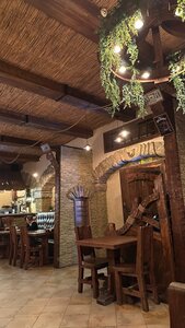Старая Тортуга (Sovetskaya ulitsa No:4В), kafe  Aşa'dan