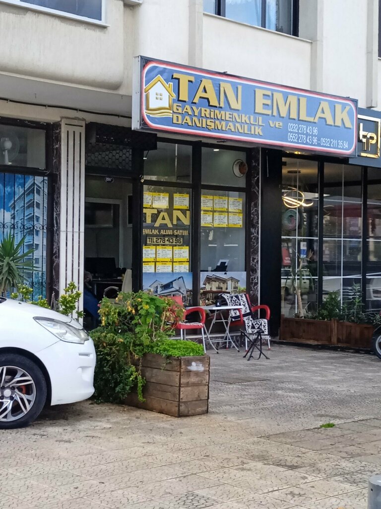 Emlak ofisi Tan Emlak, İzmir, foto