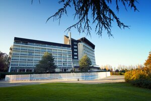 Hôtel Les Dryades Golf & SPA (Centre-Val de Loire, Indre, Arrondissement de La Châtre, Pouligny-Notre-Dame, Rue du Golf, 28), otel