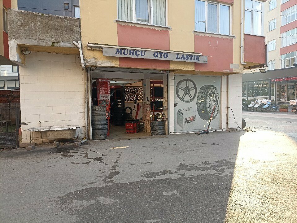 Jant ve lastikçiler Muhçu Oto Lastik, İstanbul, foto