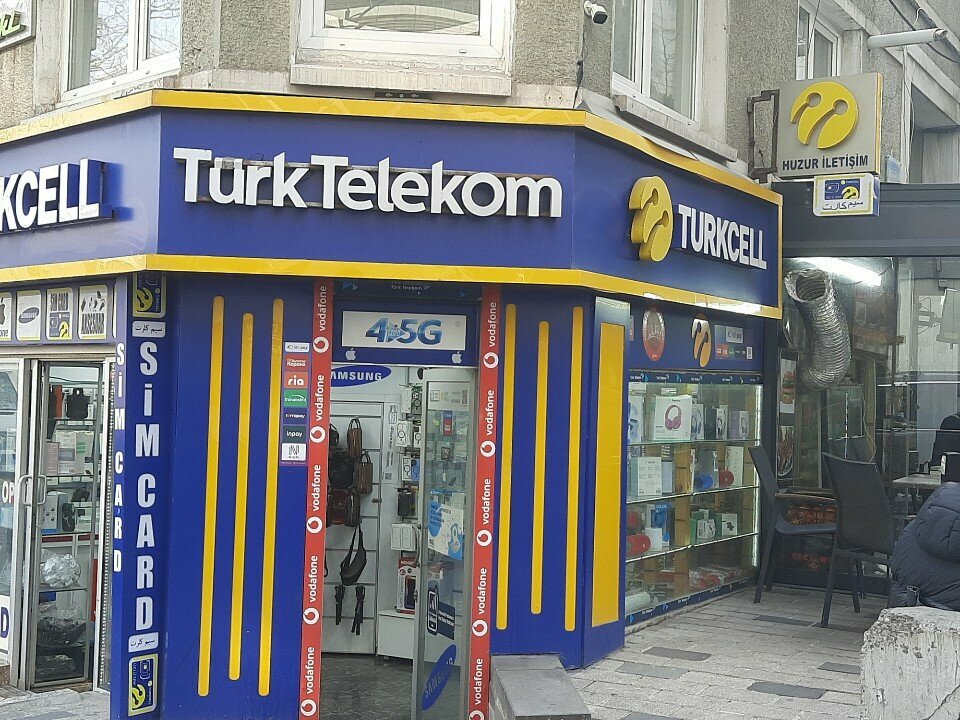 Cep telefonu ve aksesuarları satış mağazaları Huzur İletişim Vodafone Turkcell Türk Telekom, İstanbul, foto