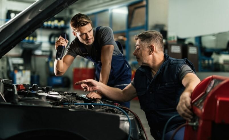 Otomobil servisi King Drive Auto Repair Workshop, Dubai, foto