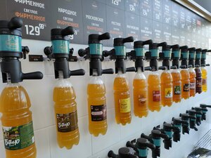 Медный великан (ulitsa 25-go Partsyezda No:18/5), bira dükkanı  Zarinsk'ten