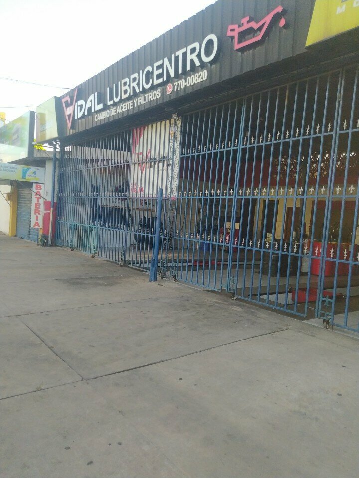 Otomobil servisi Lubricants Vidal, Santa‑Krus, foto
