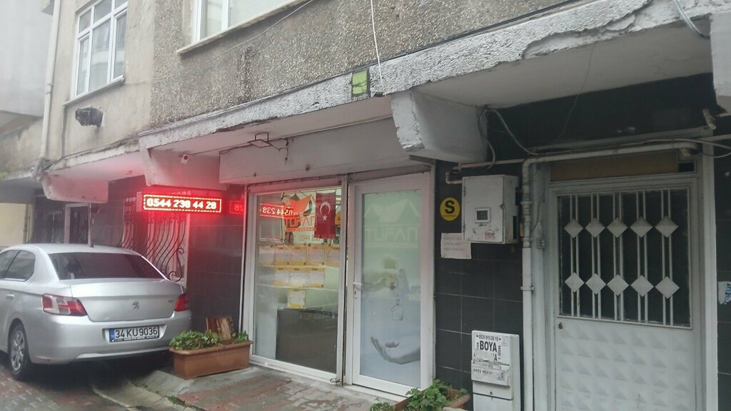 Emlak ofisi Tufan Emlak, İstanbul, foto