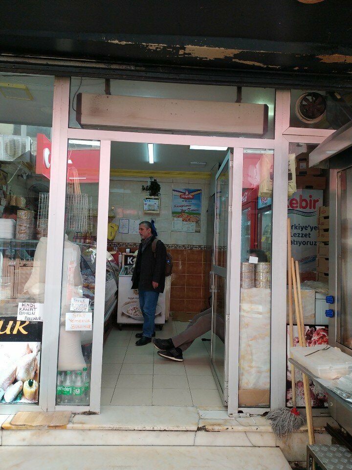 Kasap, şarküteri Emre Tavuk, İstanbul, foto