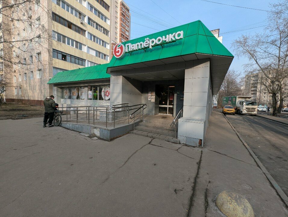 Ayrı çöp toplama noktası Сбор отработанных батареек, Liubertsy, foto