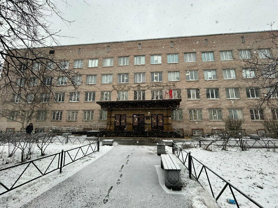 Aşılama noktası Пункт вакцинации городская поликлиника № 100, Saint‑Petersburg, foto