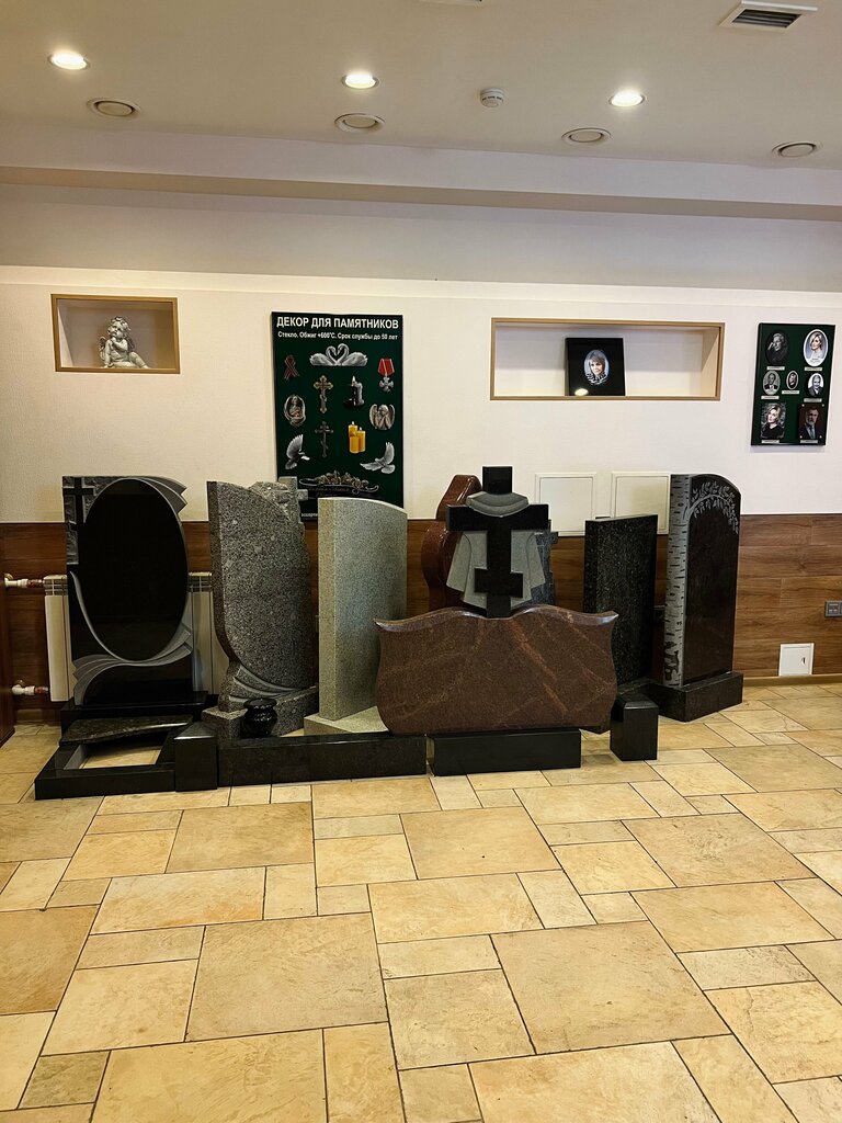 Heykel ve mezarlık taşı üreticileri Granitnaya masterskaya Tret'yakova, Saint‑Petersburg, foto