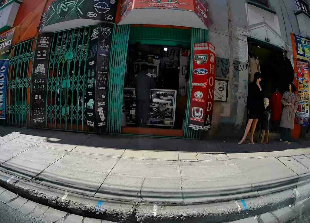 Motosiklet yedek parçaları Car Enging, La Paz, foto