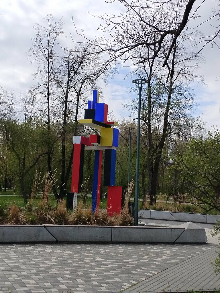 Park, sokak heykeli Эль Небоскрёб, Yekaterinburg, foto