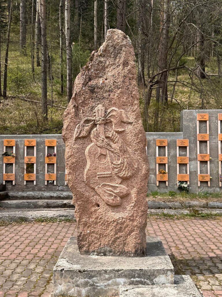 Anıt, heykel Обелиск столбистам, Krasnoyarski krayı, foto