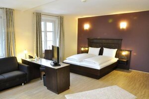 Autenrieder Brauereigasthof (Hopfengartenweg 2,89335 Ichenhausen-Autenried,), otel  Bavyera'dan