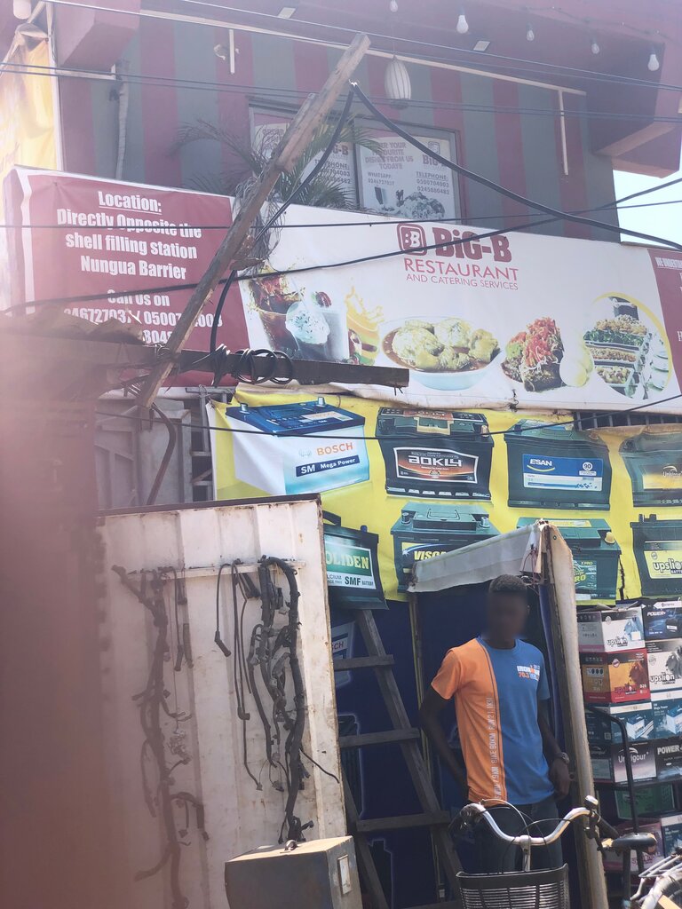 Kafe Big B, Dünya, foto