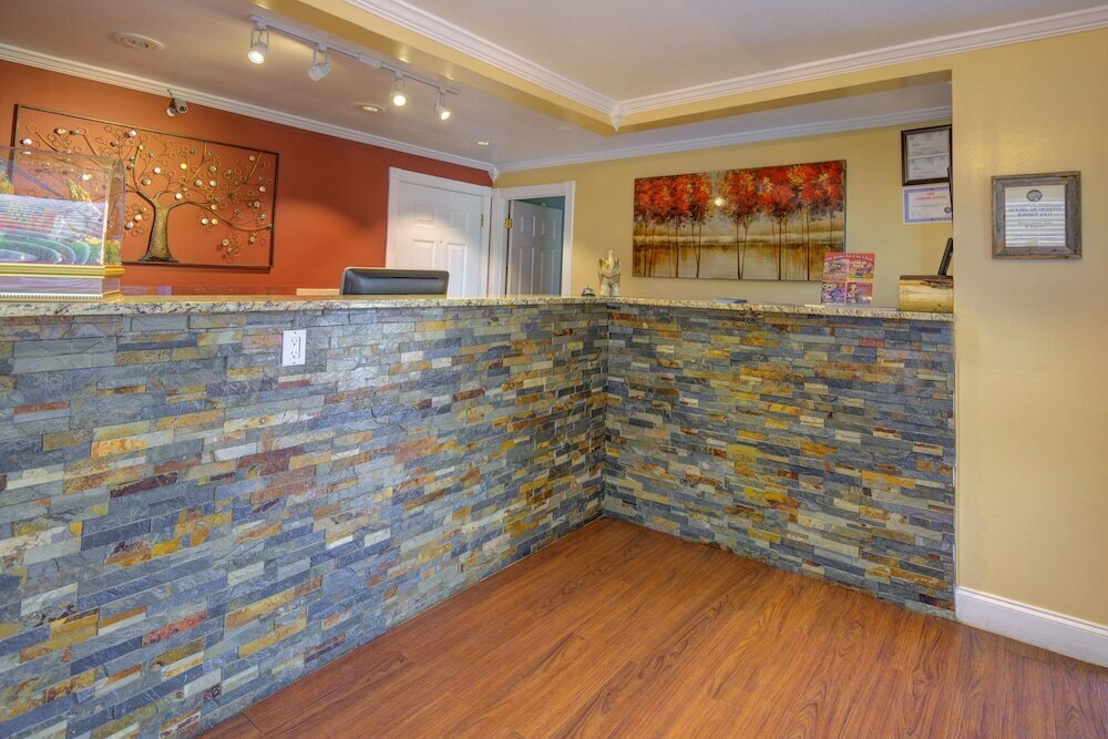 Otel Econo Lodge Sevierville-Pigeon Forge on the River, Sevierville, foto