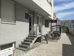 Frizerski Studio Helen (Ulica Laze Kostića No:14), kuaförler  Novi Sad'dan