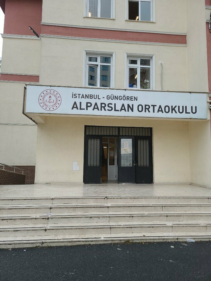 Ortaokul Alparslan Ortaokulu, İstanbul, foto