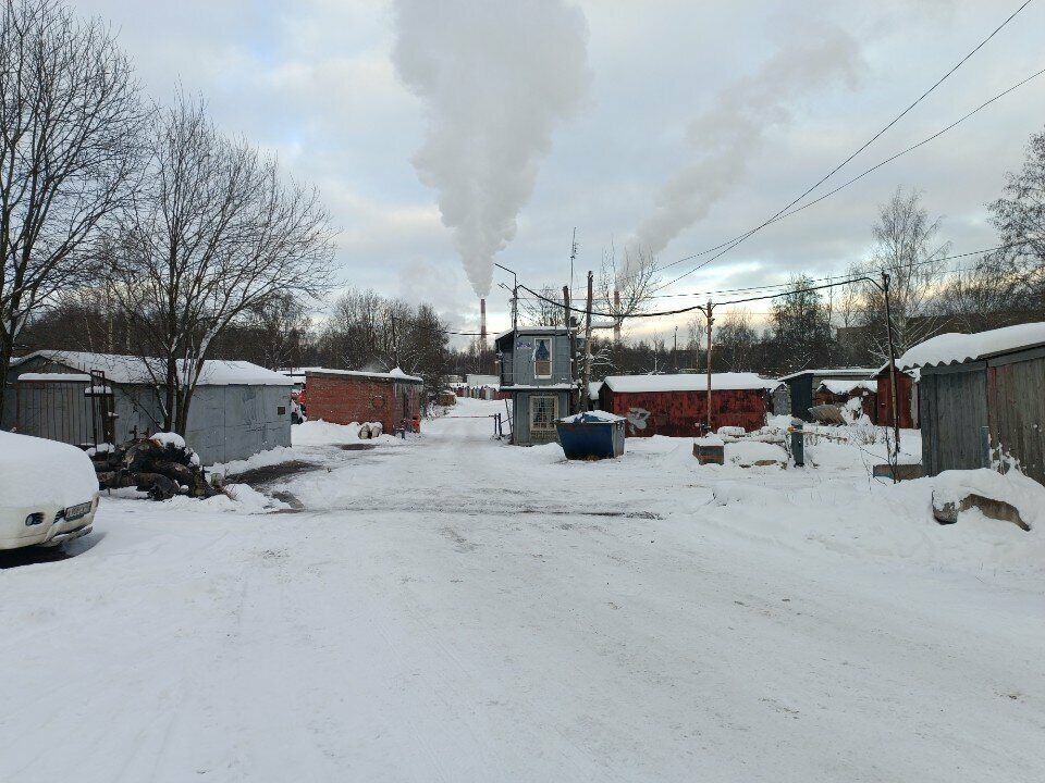 Garajlar Полосатый Гараж, Saint‑Petersburg ve Leningradskaya oblastı, foto