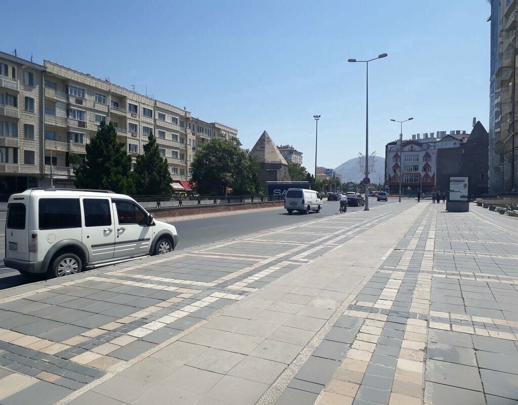 Anıt, heykel Alaca Kümbet Türbesi, Kayseri, foto