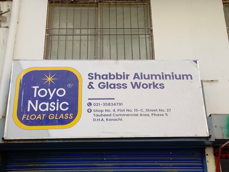 Cam ve cam ürün üreticisi Shabbir aluminum, Karaçi, foto
