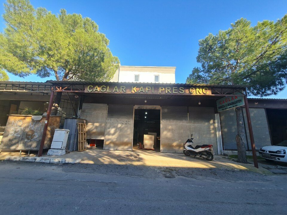 Ahşap endüstrisi Çağlar Kapı Pres, Antalya, foto