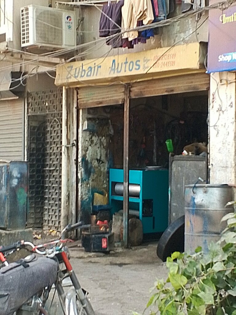 Otomobil servisi Zubair autos, Karaçi, foto