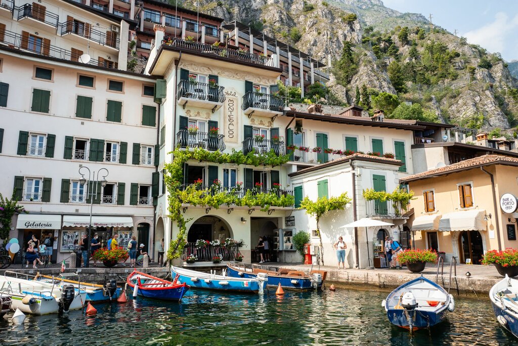 Otel Hotel San Pietro Limone Sul Garda, Lombardiya, foto