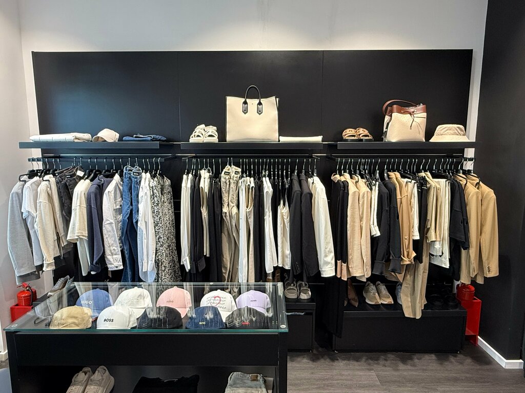 Giyim mağazası Boss hugo boss, Simferopol (Akmescit), foto